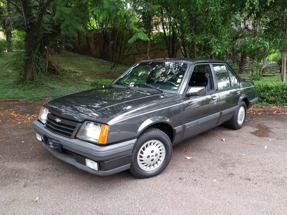 Monza Classic 500 EF: luxo com chancela de bicampeão – Garagem do Bellote